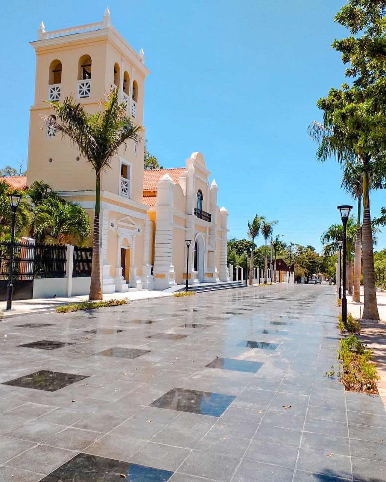 Azua de Compostela. Tierra de Poetas, Sol y Aventuras - Touring ...